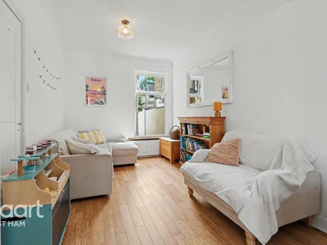 5 bedroom terraced house for sale