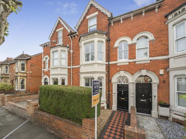 5 bedroom terraced house for sale