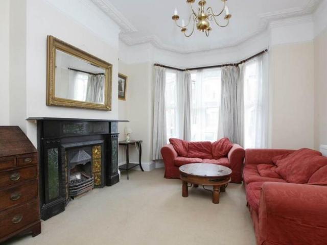 5 bedroom terraced house for sale