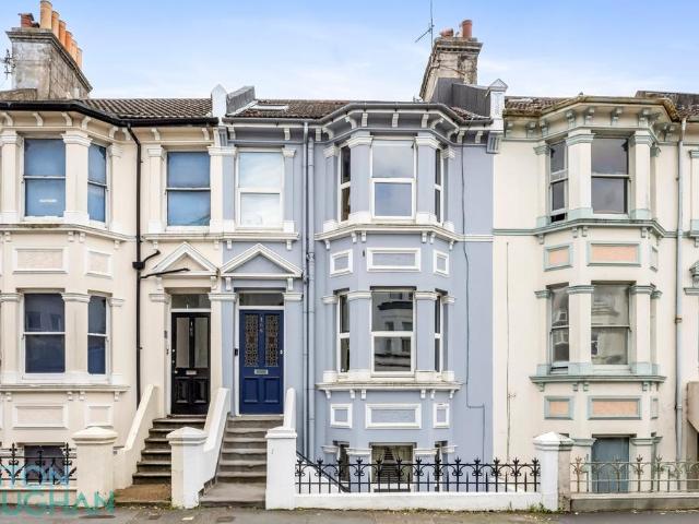 5 bedroom terraced house for sale