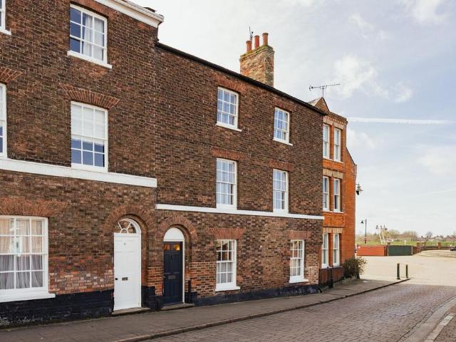 5 bedroom terraced house for sale