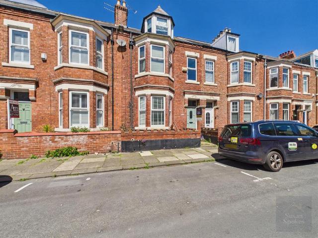 5 bedroom terraced house for sale