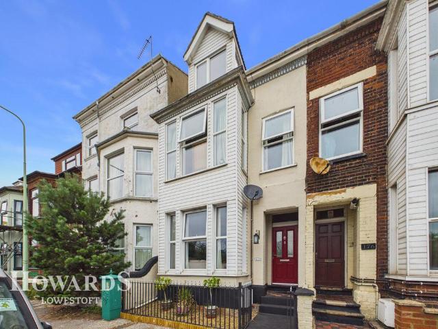 5 bedroom terraced house for sale