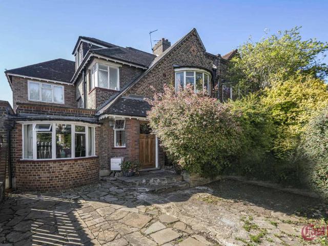 5 bedroom semi detached house for sale