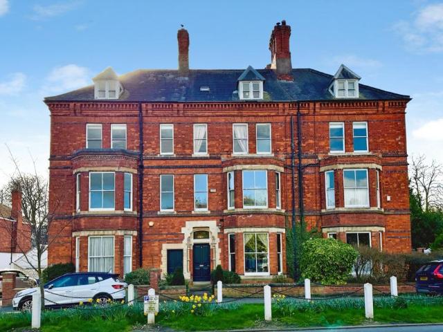 5 bedroom terraced house for sale