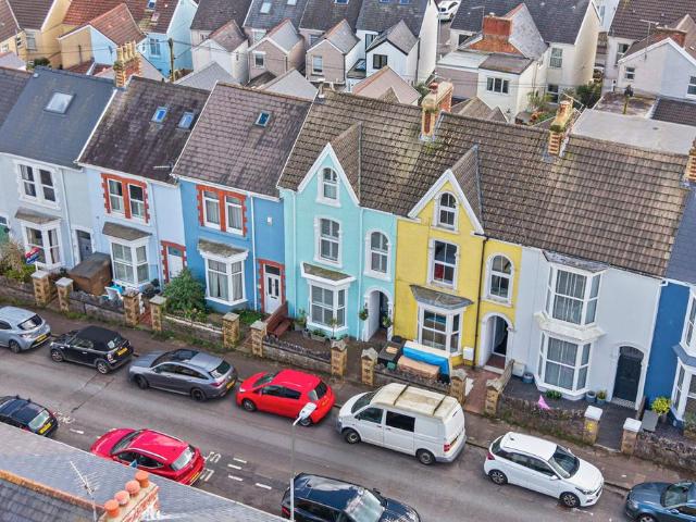 5 bedroom terraced house for sale