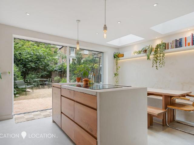 5 bedroom terraced house for sale