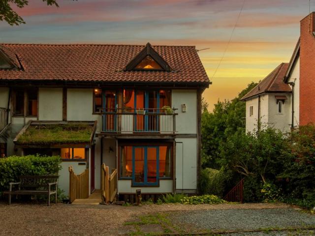 5 bedroom terraced house for sale