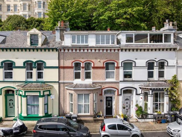 5 bedroom terraced house for sale