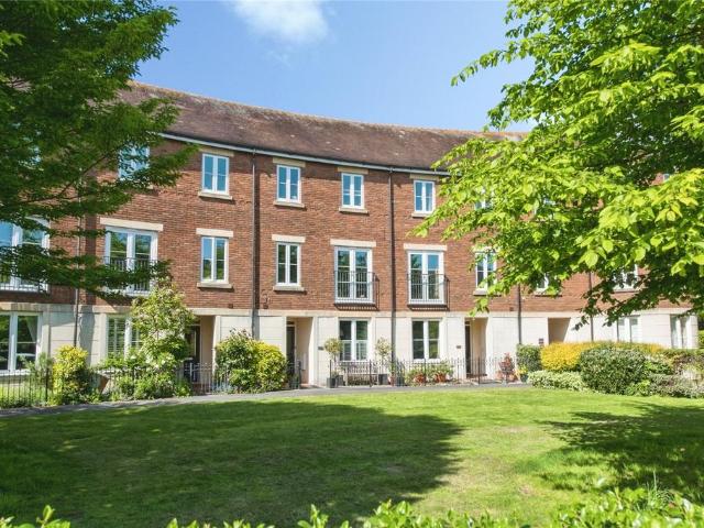 5 bedroom terraced house for sale