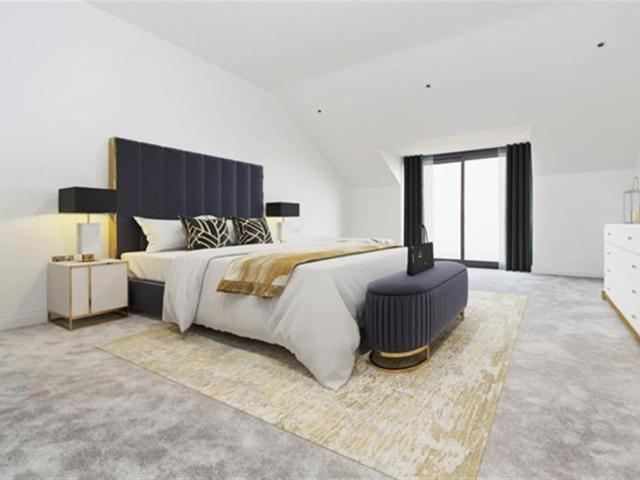 5 bedroom terraced house for sale