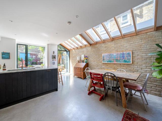 5 bedroom terraced house for sale