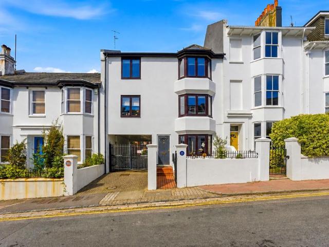 5 bedroom terraced house for sale