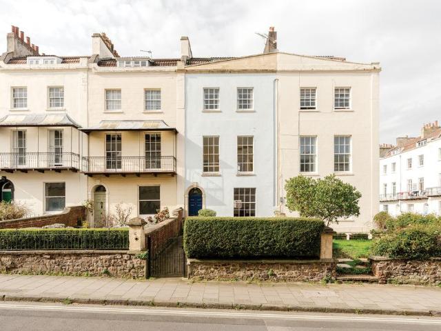 5 bedroom terraced house for sale