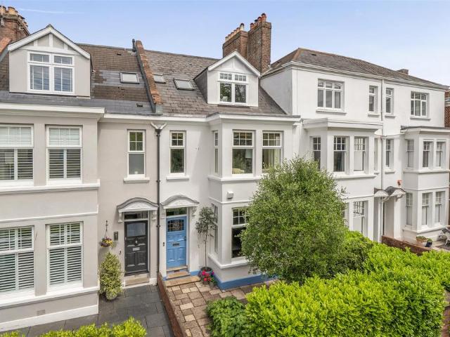 5 bedroom terraced house for sale