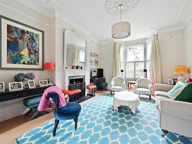 5 bedroom terraced house for sale
