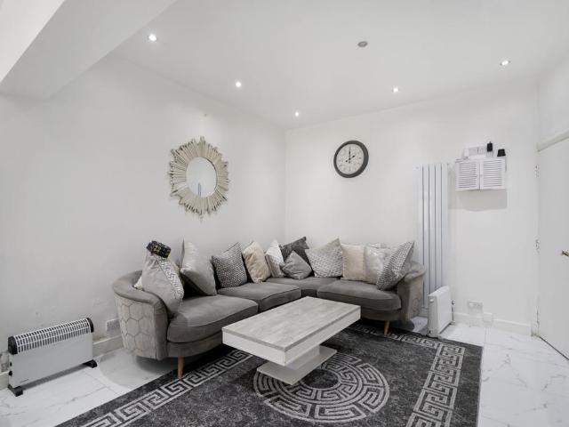 5 bedroom terraced house for sale