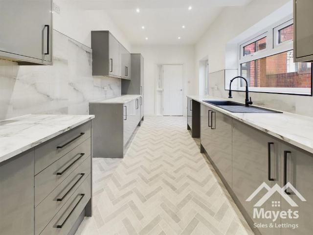 5 bedroom terraced house for sale