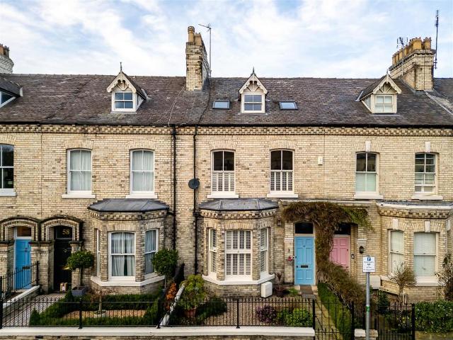 5 bedroom terraced house for sale