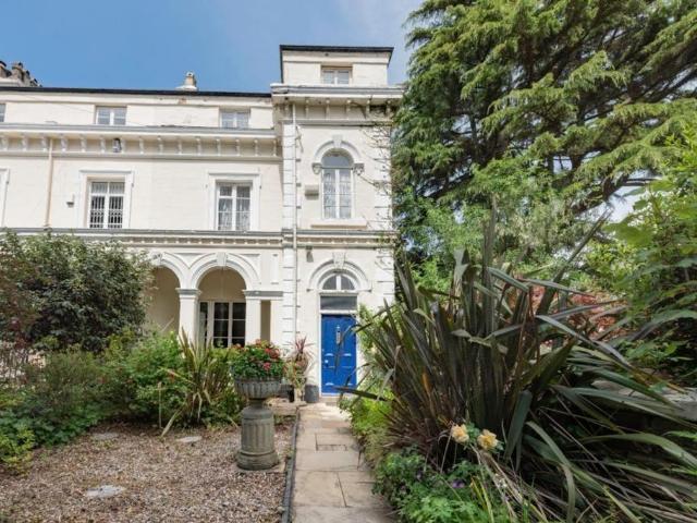 5 bedroom terraced house for sale