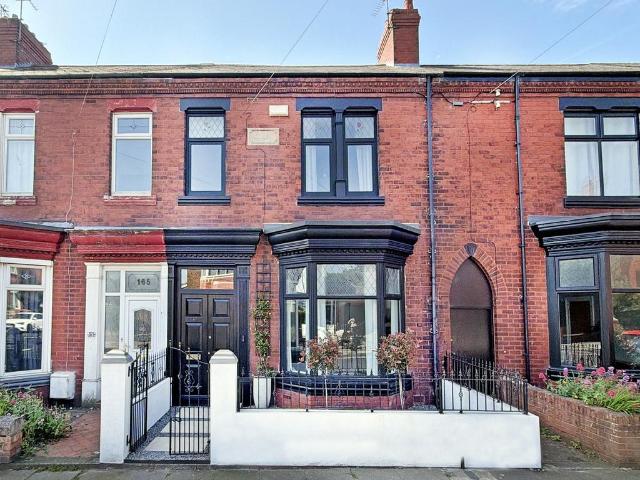 5 bedroom terraced house for sale