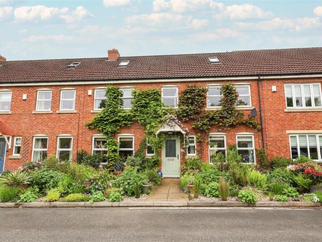 5 bedroom terraced house for sale