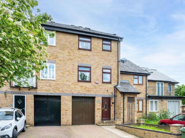 5 bedroom terraced house for sale