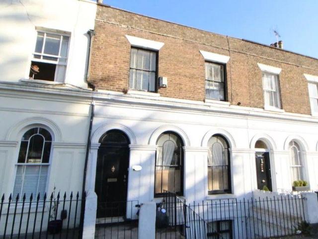 5 bedroom terraced house for sale