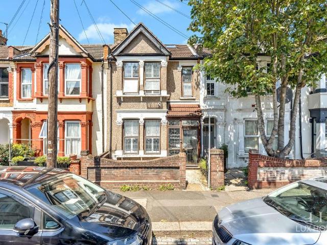 5 bedroom terraced house for sale