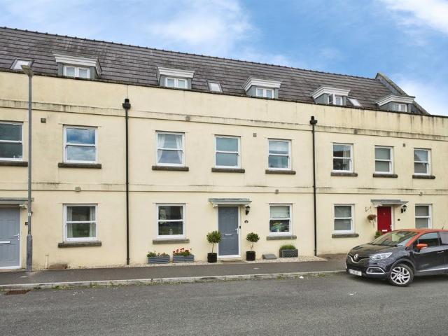 5 bedroom terraced house for sale