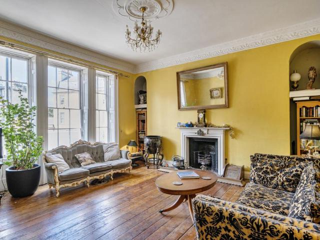 5 bedroom terraced house for sale