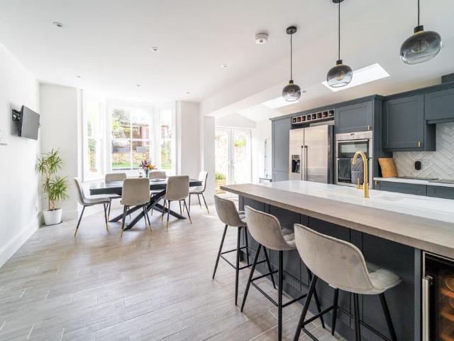 5 bedroom terraced house for sale