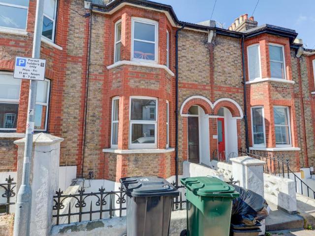 5 bedroom terraced house for sale