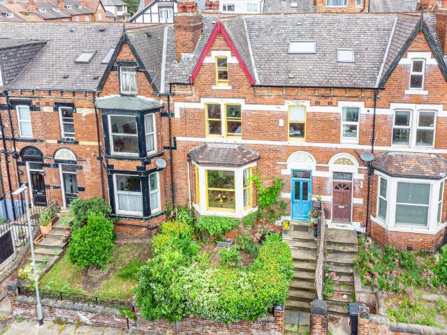 5 bedroom terraced house for sale