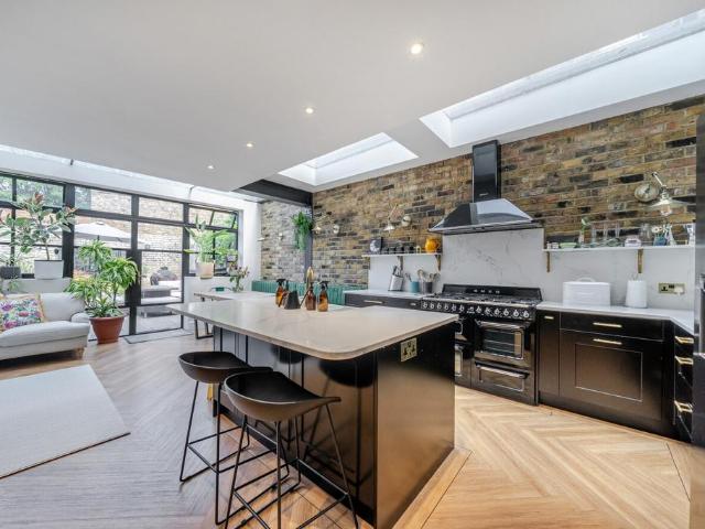 5 bedroom terraced house for sale