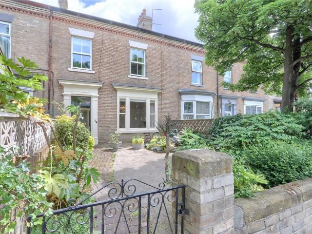 5 bedroom terraced house for sale