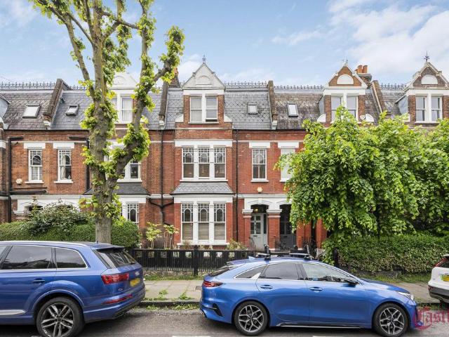 5 bedroom terraced house for sale