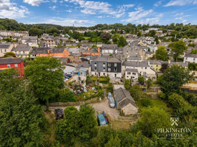 5 bedroom terraced house for sale