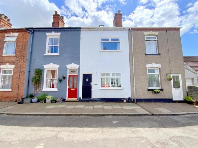5 bedroom terraced house for sale