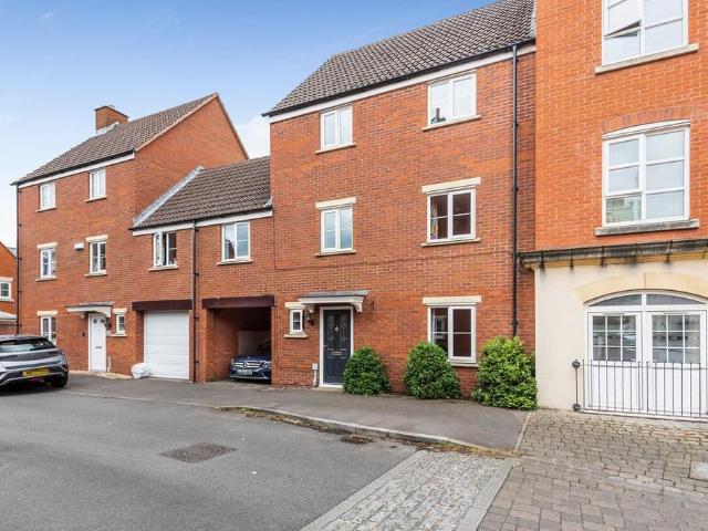 5 bedroom terraced house for sale