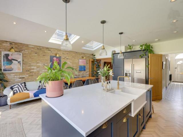 5 bedroom terraced house for sale