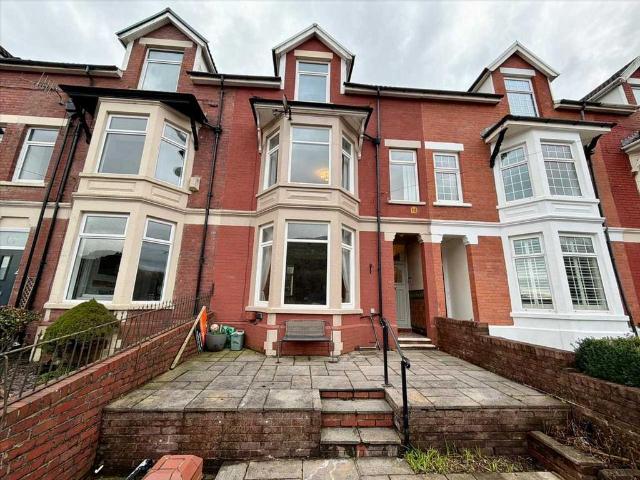 5 bedroom terraced house for sale