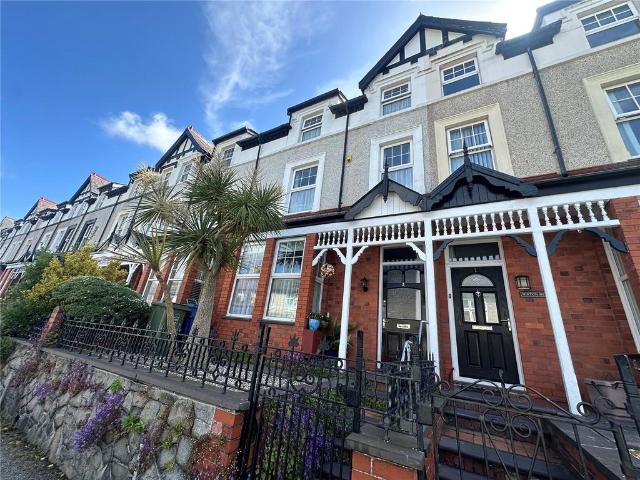 5 bedroom terraced house for sale