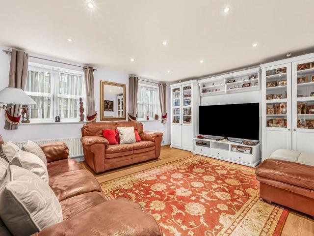 5 bedroom terraced house for sale