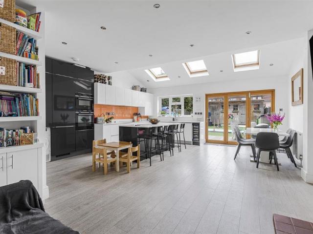 5 bedroom terraced house for sale