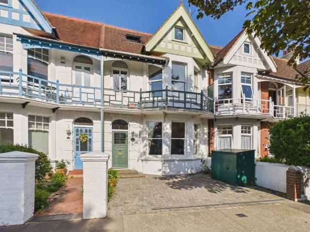 5 bedroom terraced house for sale