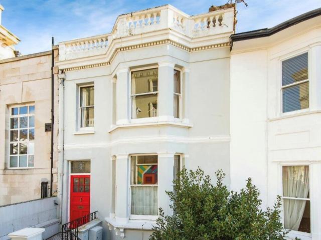 5 bedroom terraced house for sale