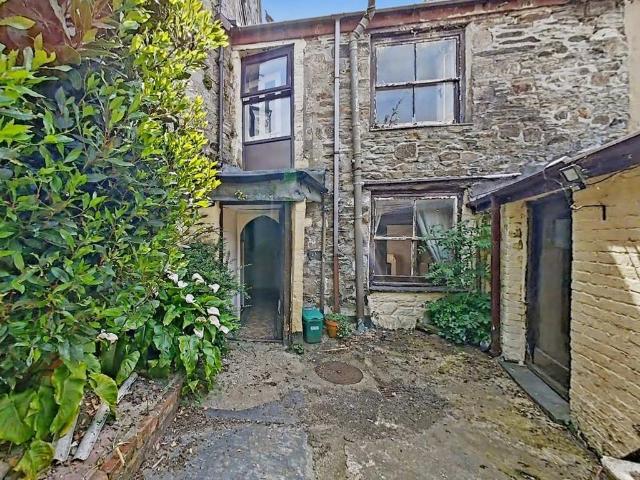 5 bedroom terraced house for sale