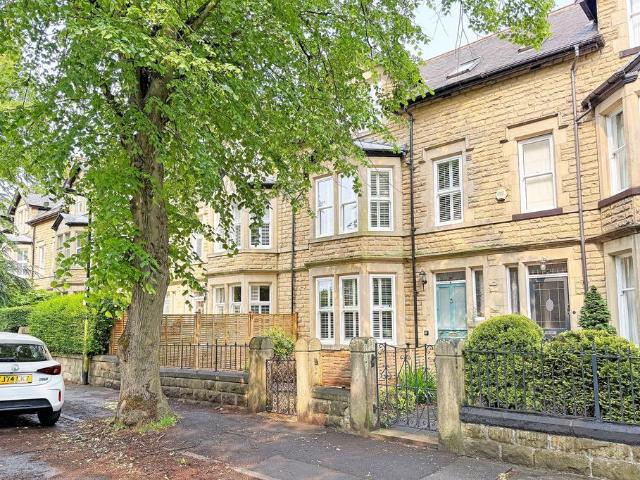 5 bedroom terraced house for sale