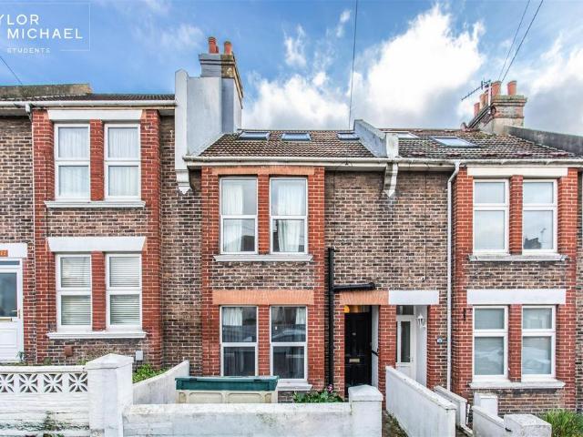 5 bedroom terraced house for sale